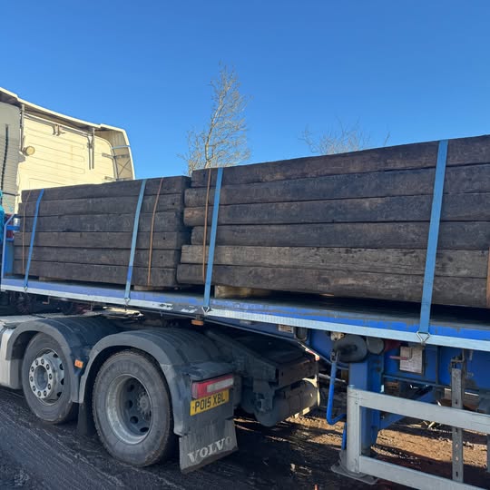 24 GRADE AB OAK HARDWOOD SLEEPERS FREE LOCAL DELIVERY ON A CRANE LORRY ...