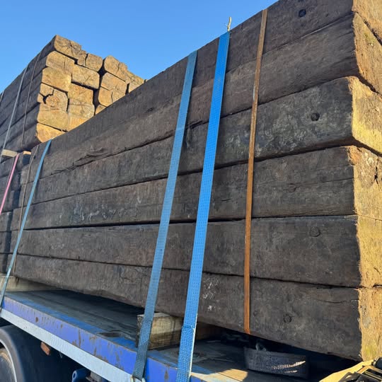 24 GRADE AB OAK HARDWOOD SLEEPERS FREE LOCAL DELIVERY ON A CRANE LORRY ...