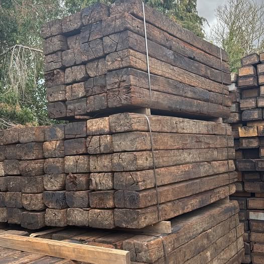 24 GRADE AB OAK HARDWOOD SLEEPERS FREE LOCAL DELIVERY ON A CRANE LORRY ...